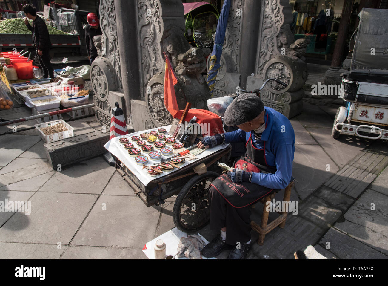 Old chengdu market hi-res stock photography and images - Alamy