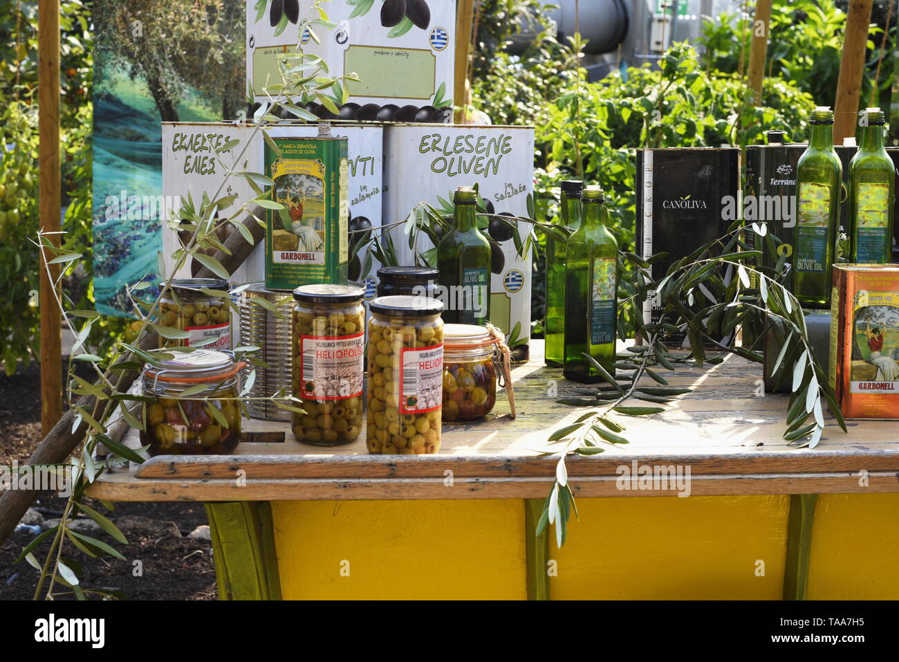 Traditional containers hi-res stock photography and images - Alamy