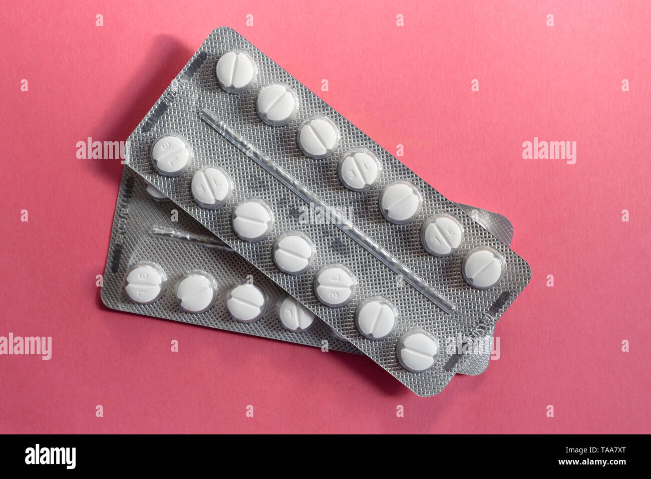Pack pink tablets hi-res stock photography and images - Alamy