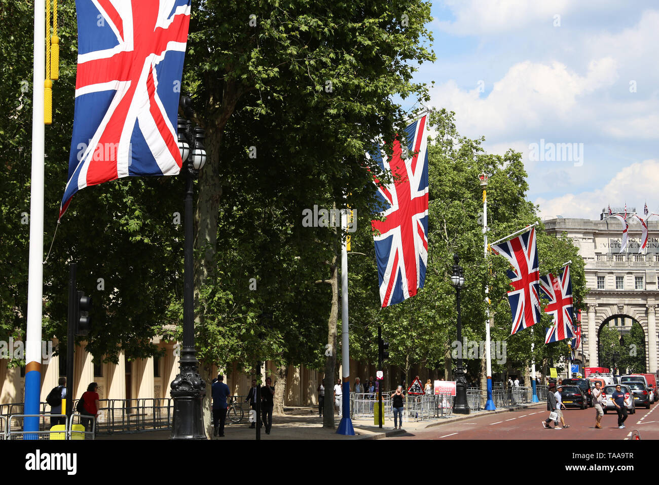 Flags on the mall hi-res stock photography and images - Alamy