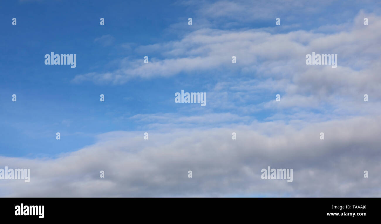 horizontal blue sky with white clouds without people Stock Photo - Alamy
