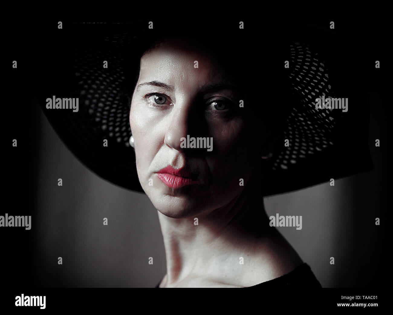 Senior face shadow hi-res stock photography and images - Alamy