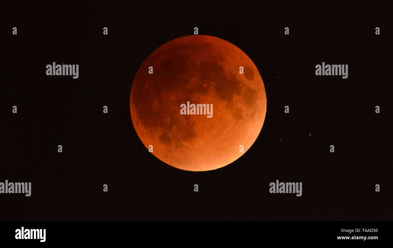 September 2015 lunar eclipse - super blood moon - as seen from ...