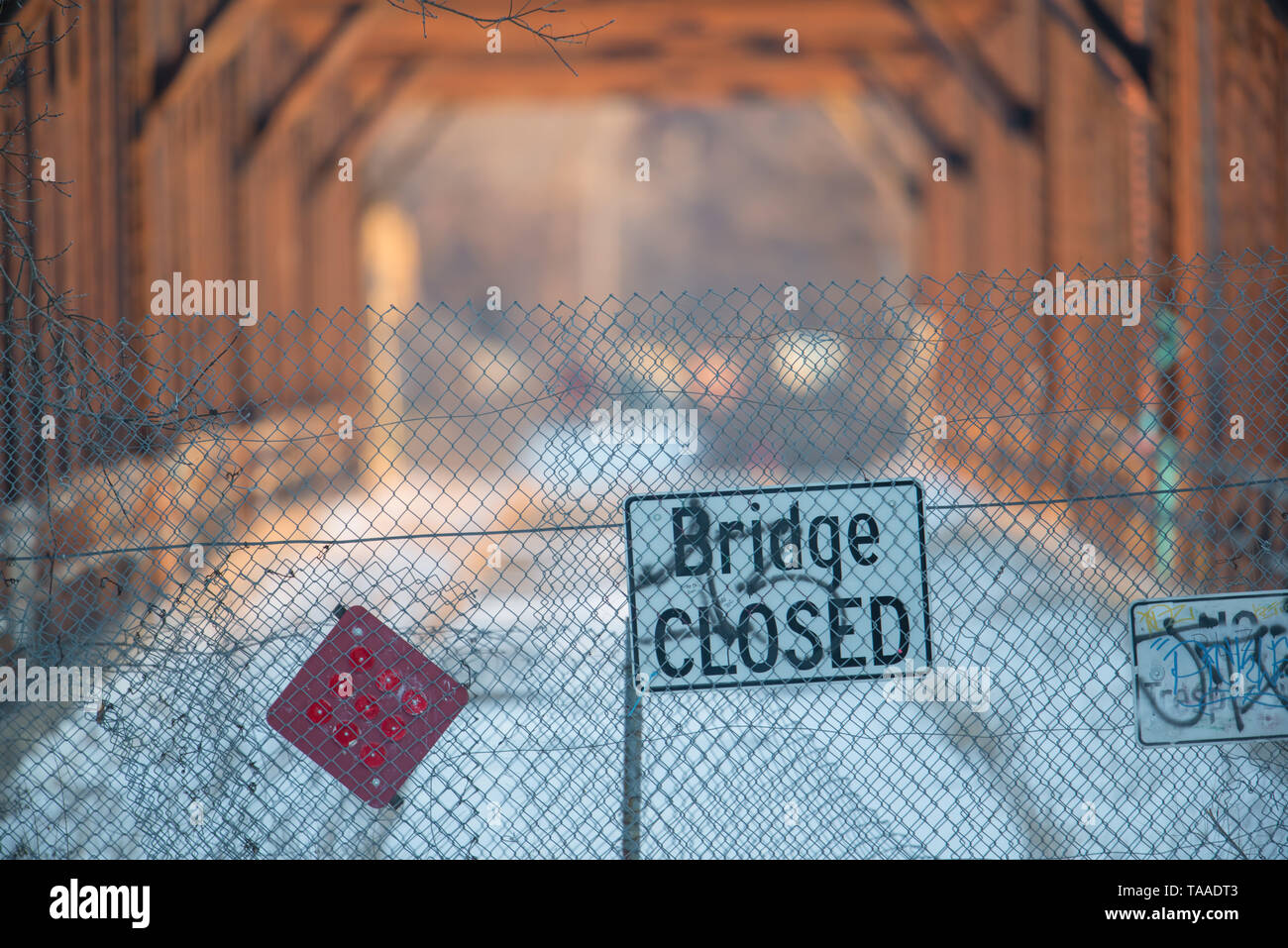 Bridge closed sign hi-res stock photography and images - Alamy