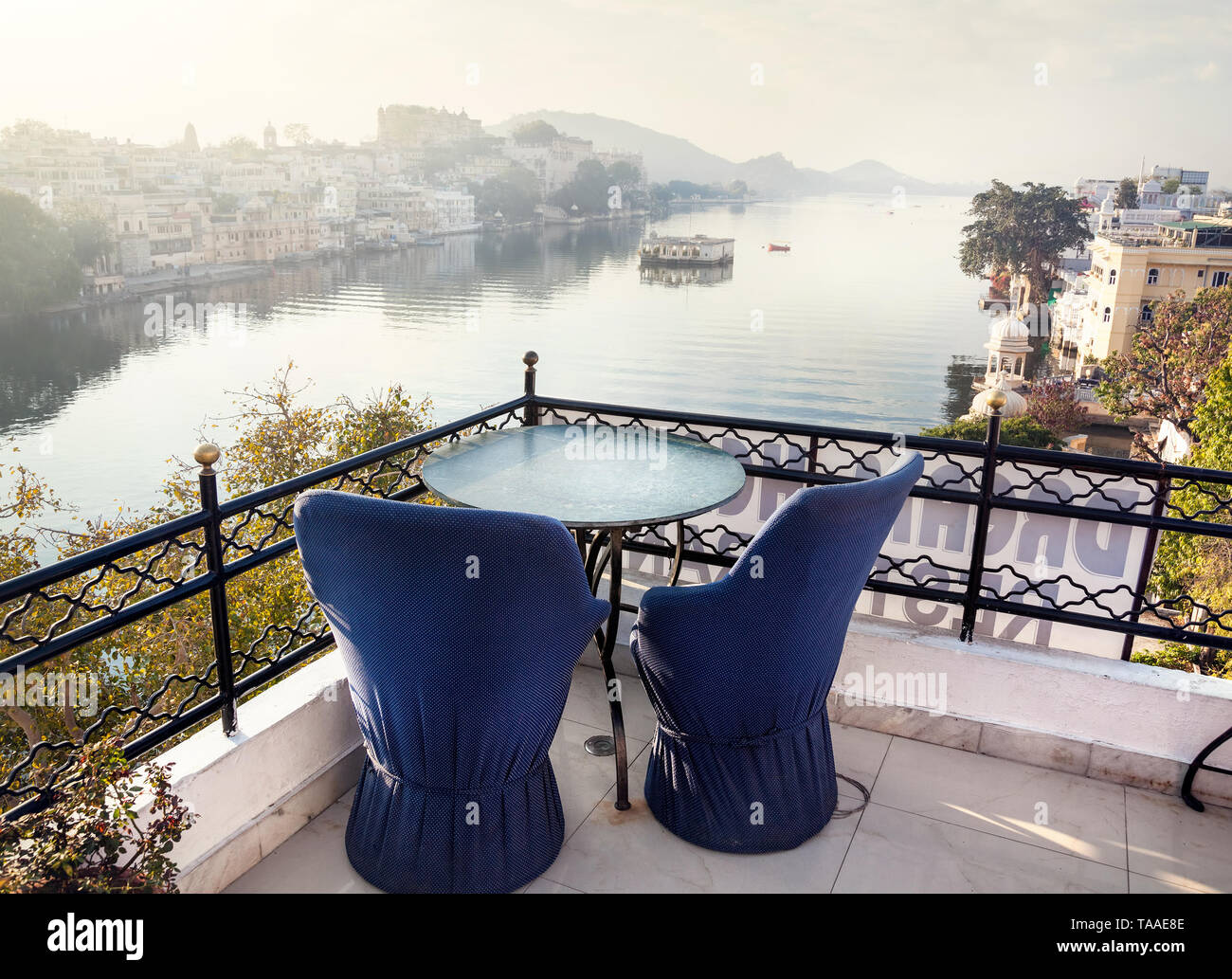 Lake pichola top view hi-res stock photography and images - Alamy