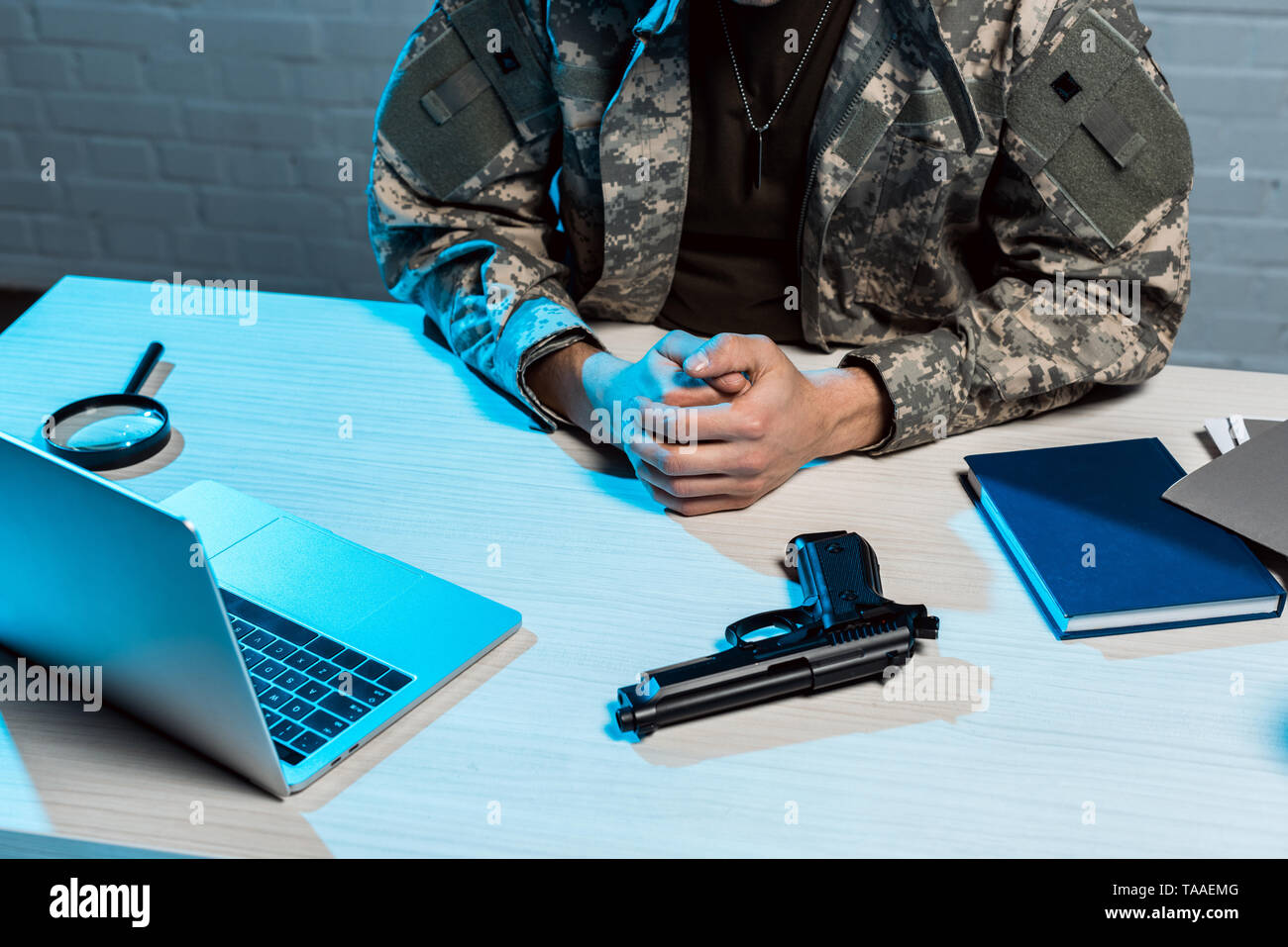 Military sitting gun hi-res stock photography and images - Alamy