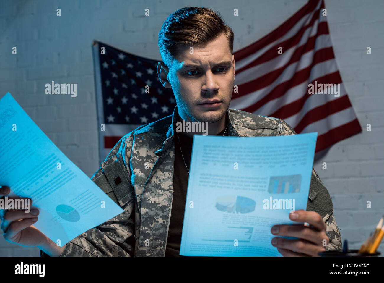 Army charts hi-res stock photography and images - Alamy