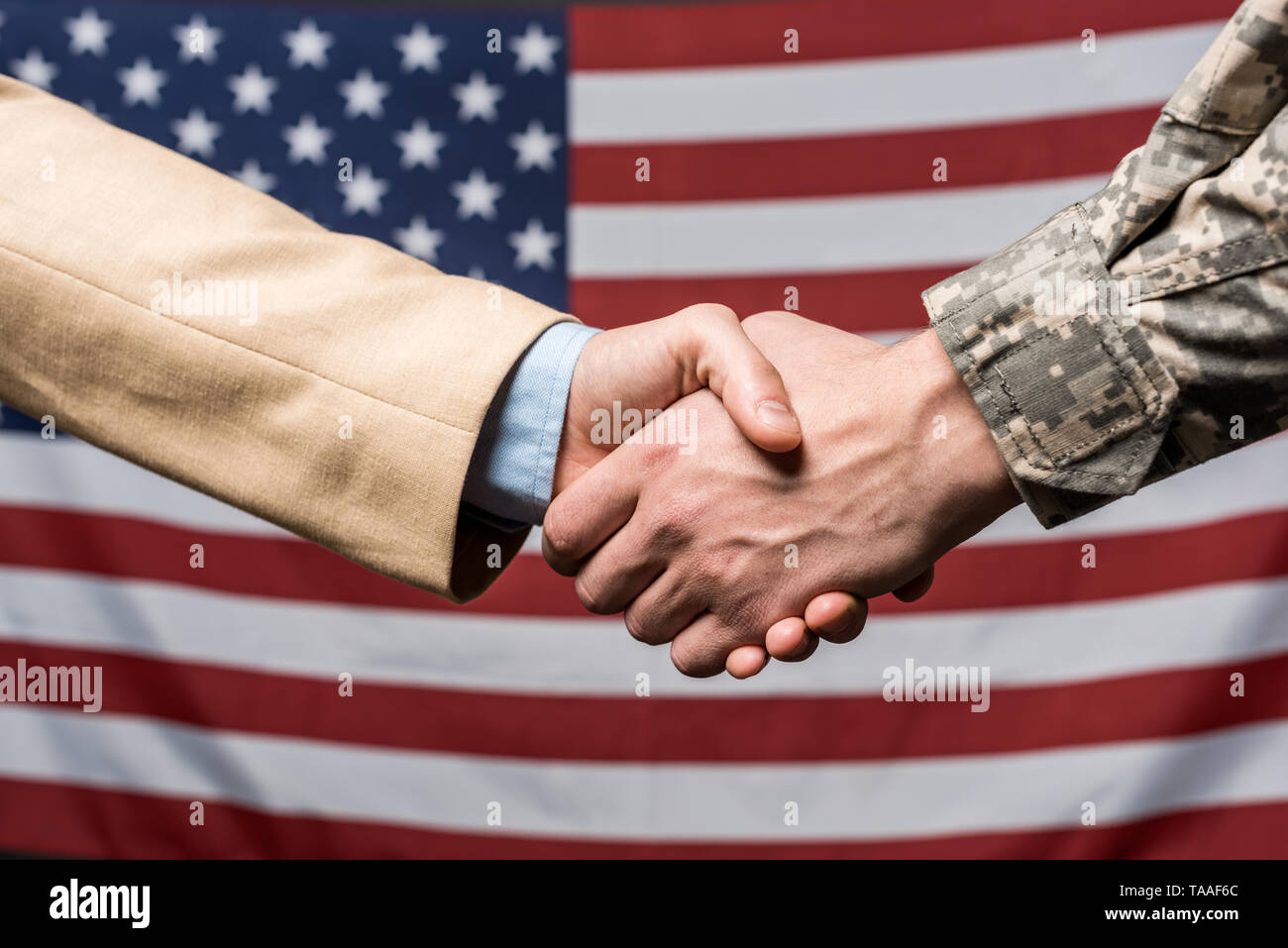 Men shaking hands army hi-res stock photography and images - Alamy