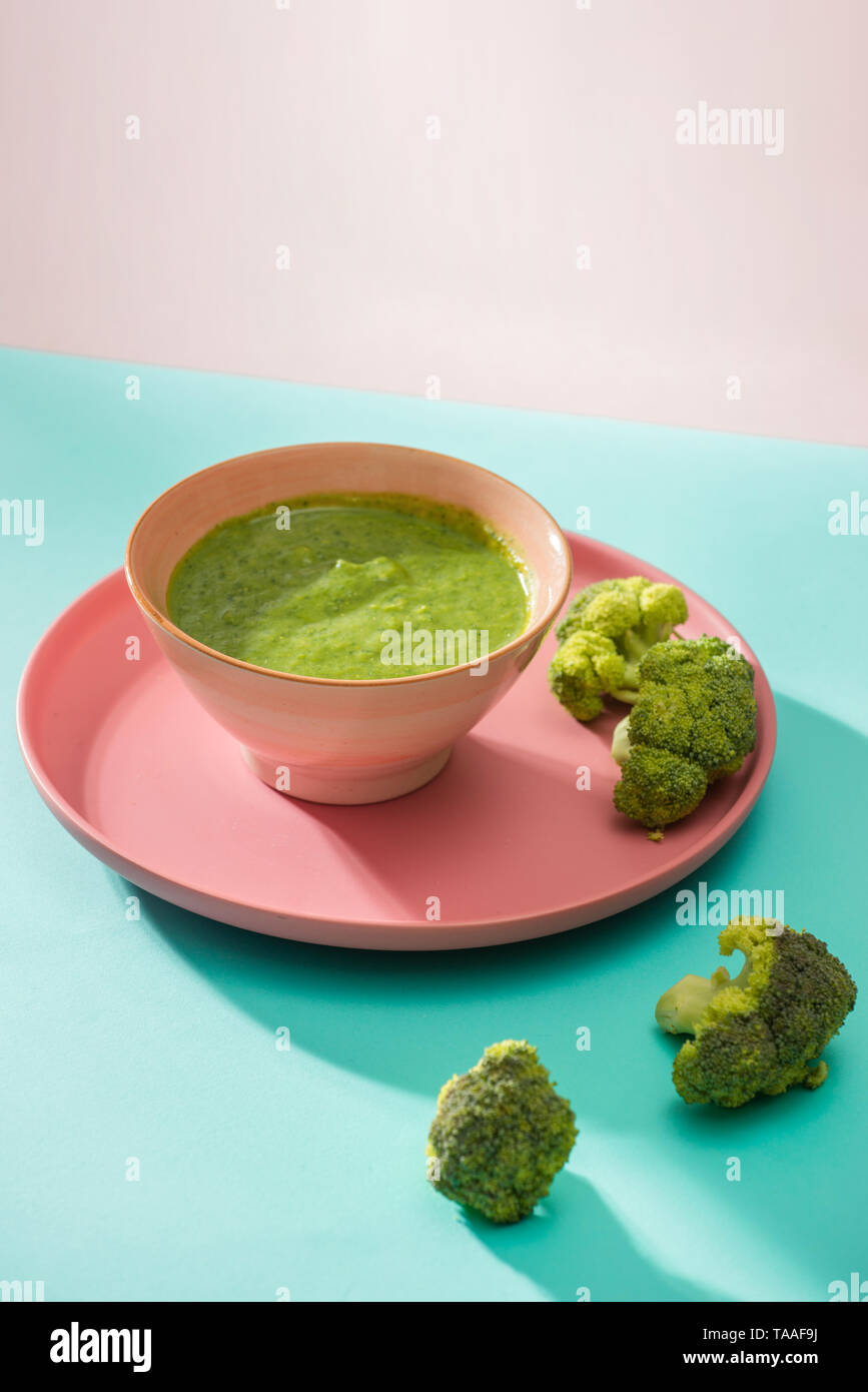 Homemade vegetable baby food. Broccoli puree for baby Stock Photo - Alamy