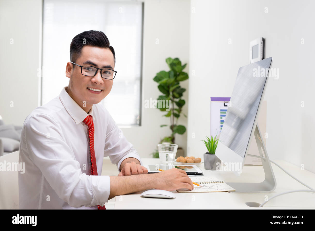 Smiling designer hi-res stock photography and images - Alamy