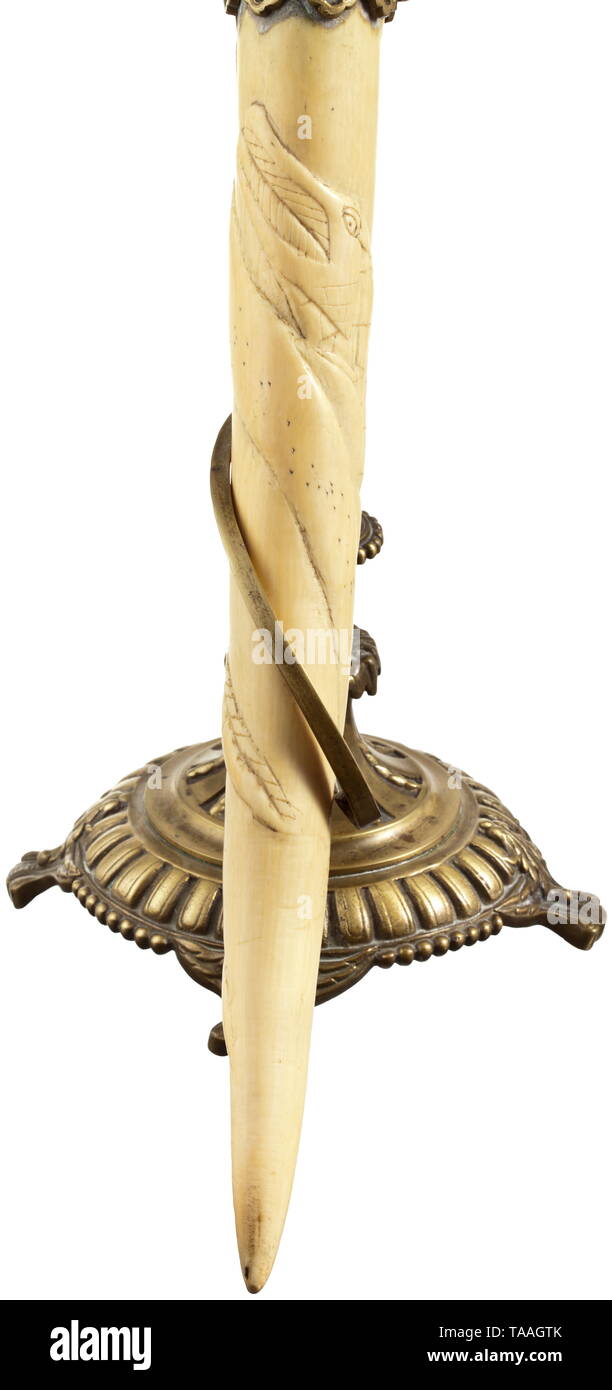 Snake and elephant hi-res stock photography and images - Alamy