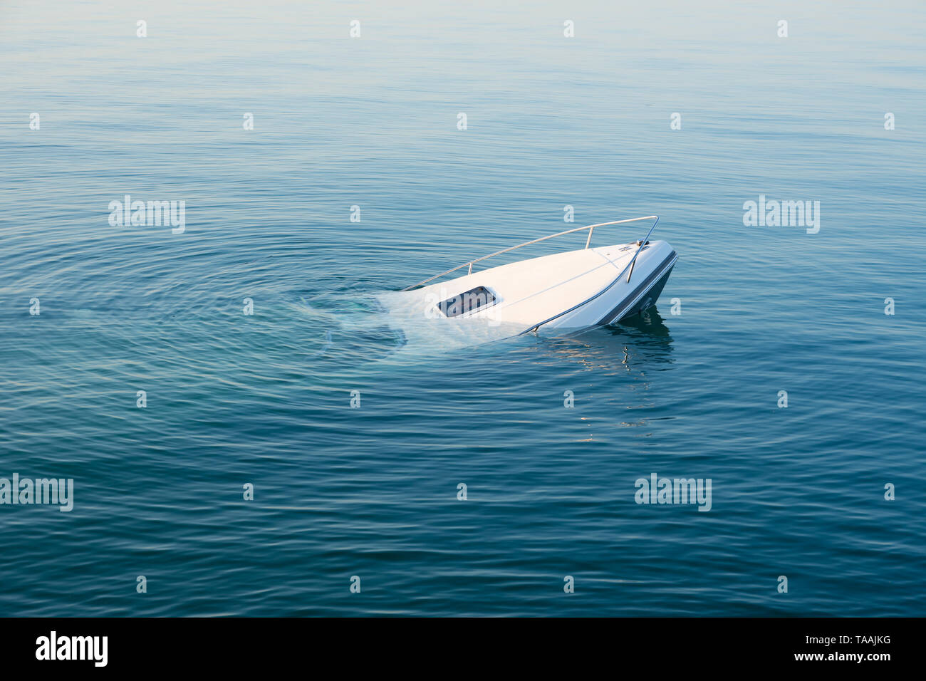 Sinking modern large white boat goes underwater Stock Photo - Alamy