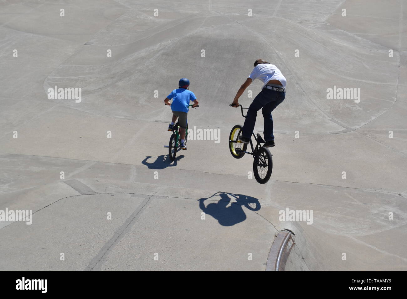 Skate pool hi-res stock photography and images - Alamy