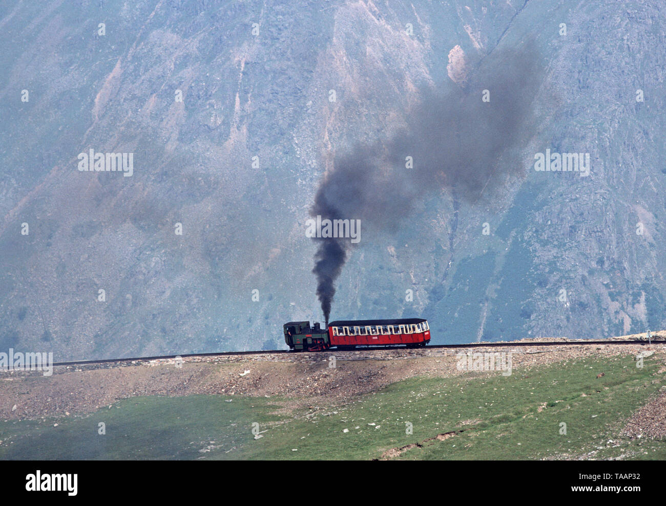 Snowdon Mountain Railway rack and pinion steam locomotive on way to ...