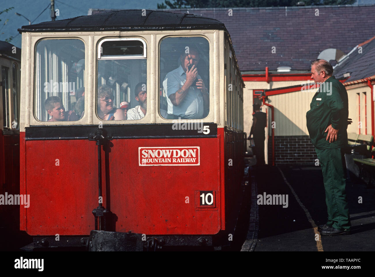 Snowdon mountain diesel locomotive hi-res stock photography and images ...
