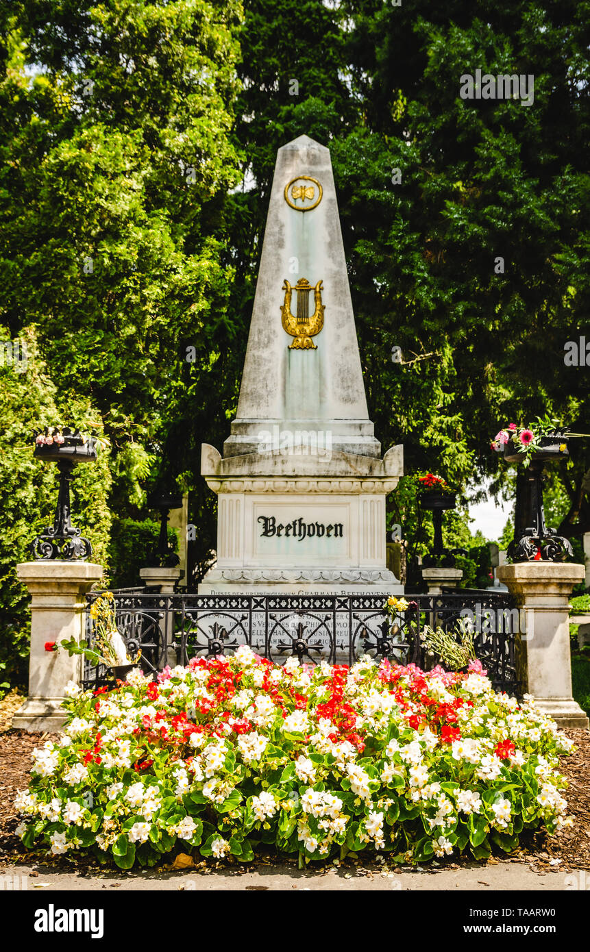Ludwig van beethoven grave hi-res stock photography and images - Alamy
