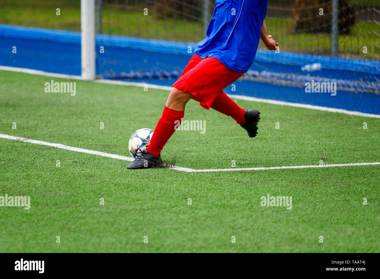 Soccer player from behind hi-res stock photography and images - Alamy