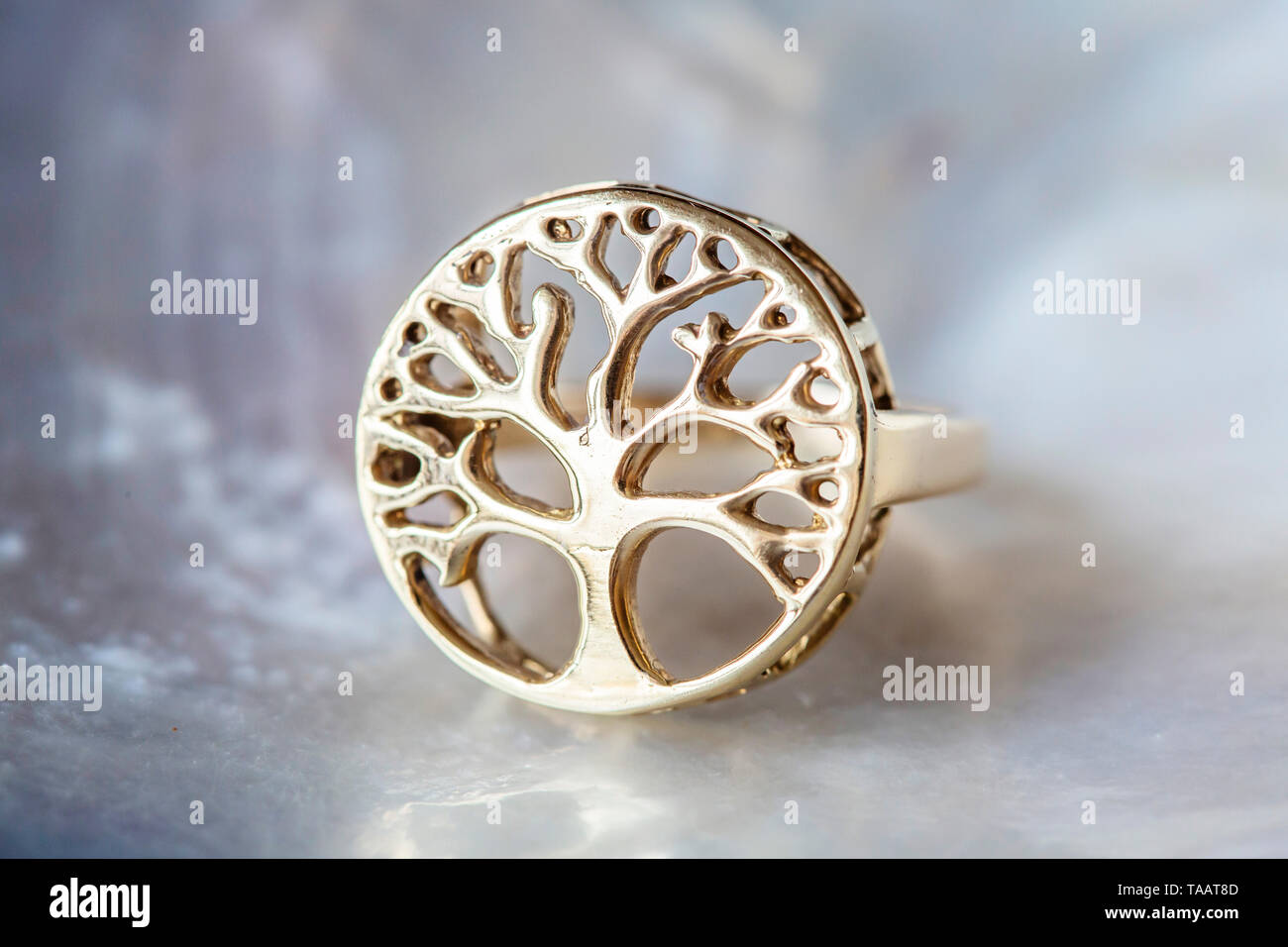 Brass mandala hi-res stock photography and images - Alamy