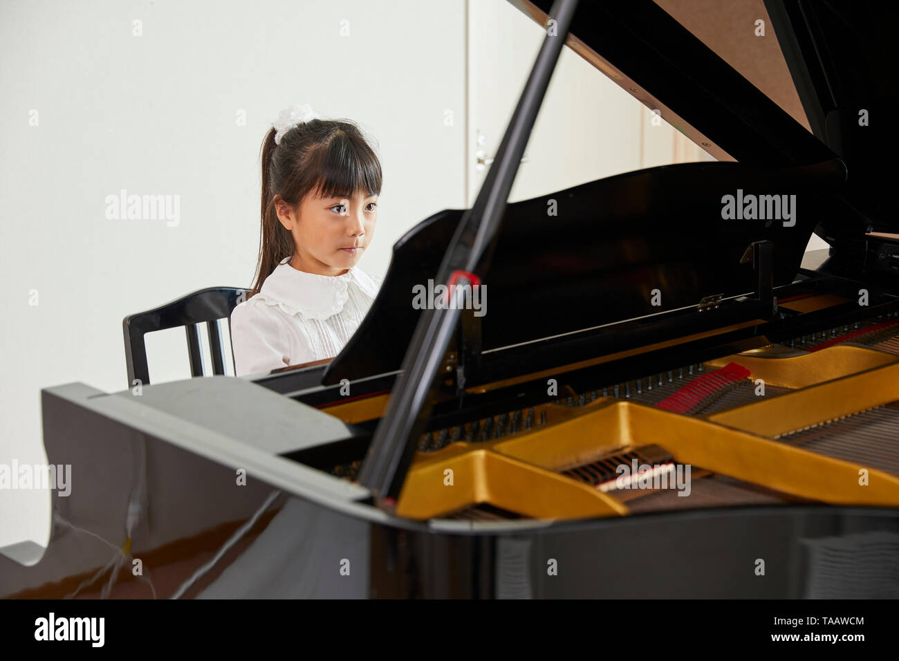 Asian girl piano hi-res stock photography and images - Alamy