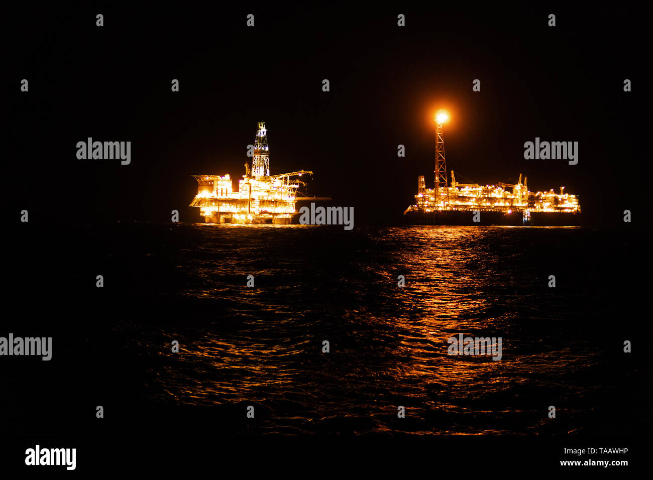 FPSO tanker vessel near Oil platform Rig Stock Photo - Alamy