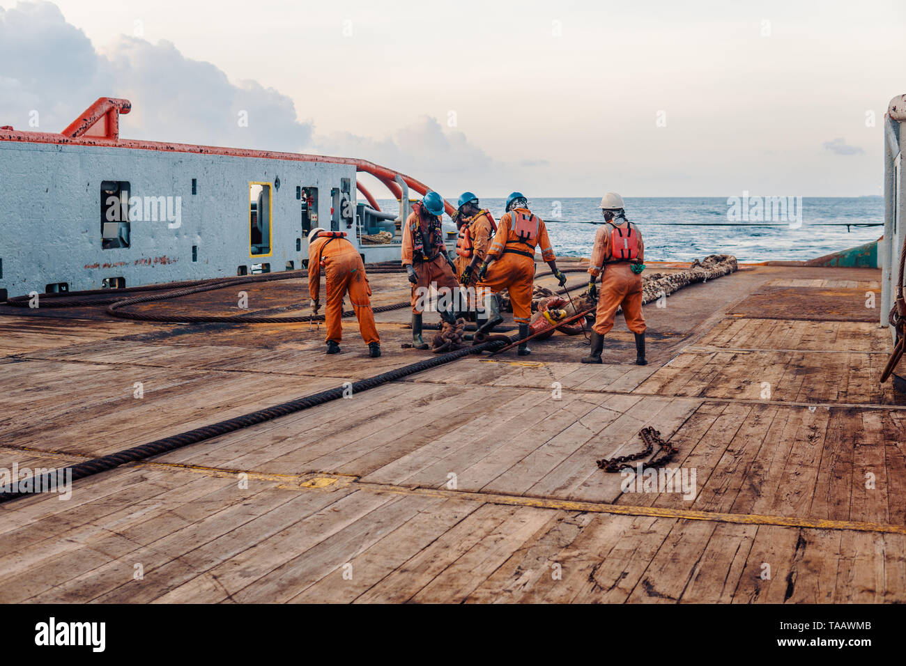 Vessel crew preparing vessel for static tow tanker lifting Stock Photo ...