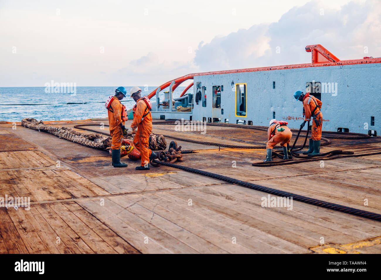 Vessel crew preparing vessel for static tow tanker lifting Stock Photo ...