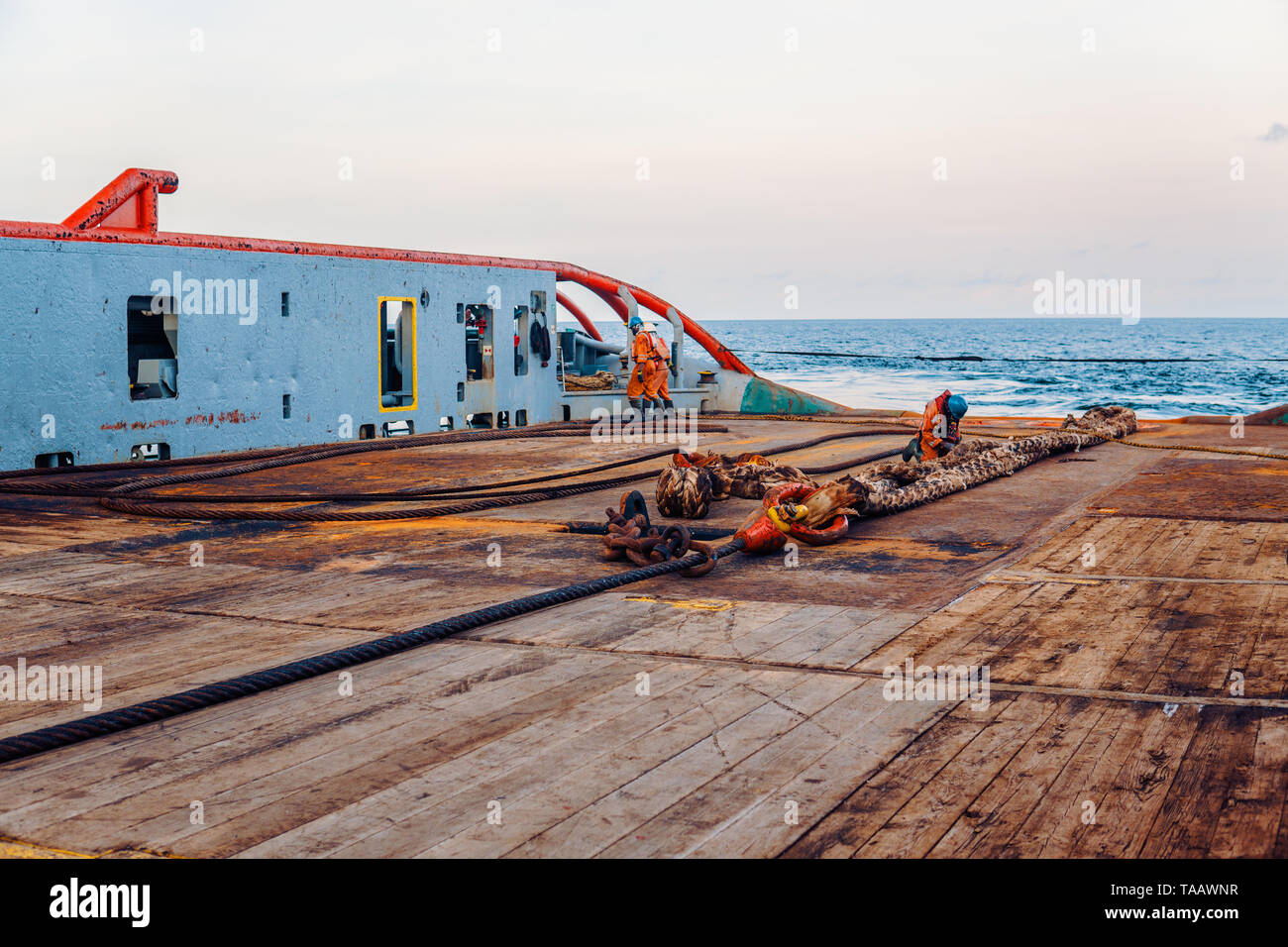 Vessel crew preparing vessel for static tow tanker lifting Stock Photo ...