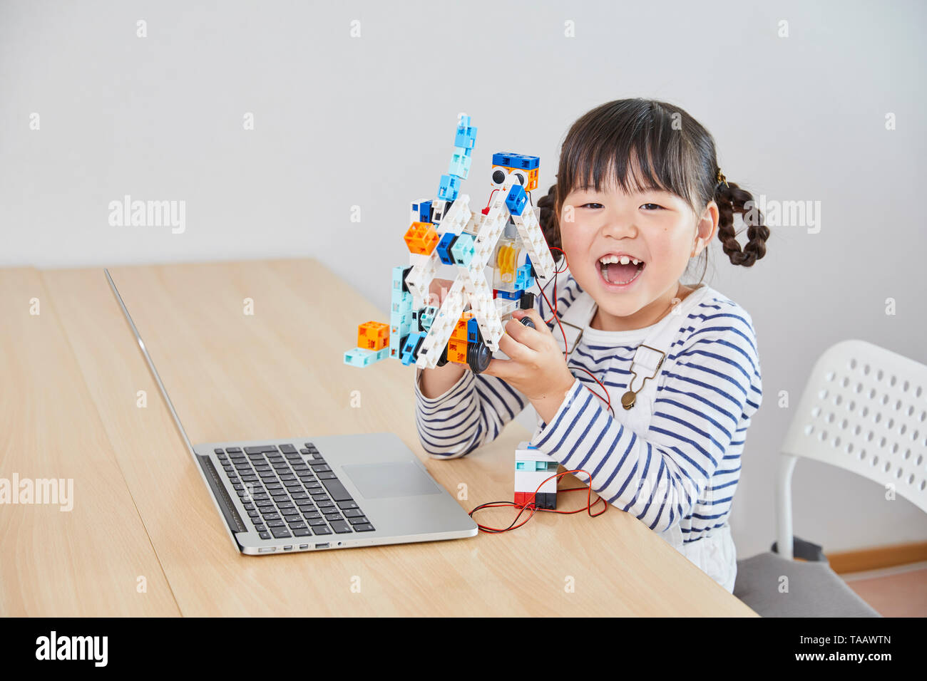 Kid computer programming hi-res stock photography and images - Alamy