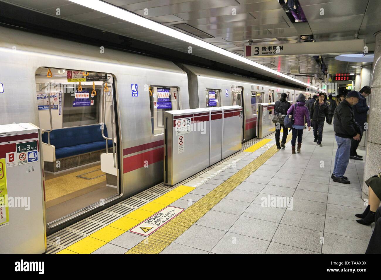 TOKYO, JAPAN - NOVEMBER 30, 2016: People wait for train of Toei Subway ...