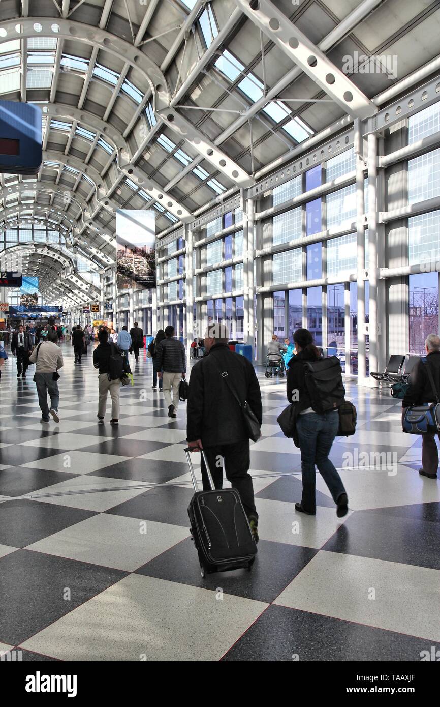 Chicago airport gate hi-res stock photography and images - Alamy