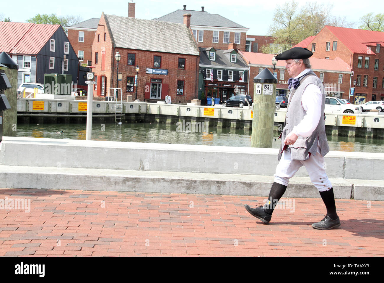 Man dressed in traditional attire hi-res stock photography and images ...