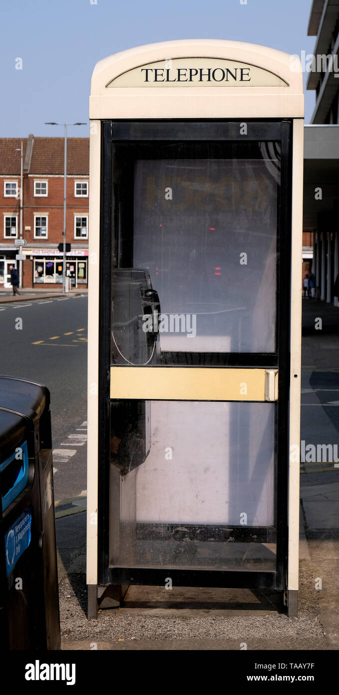 Hull telephone box hi-res stock photography and images - Alamy