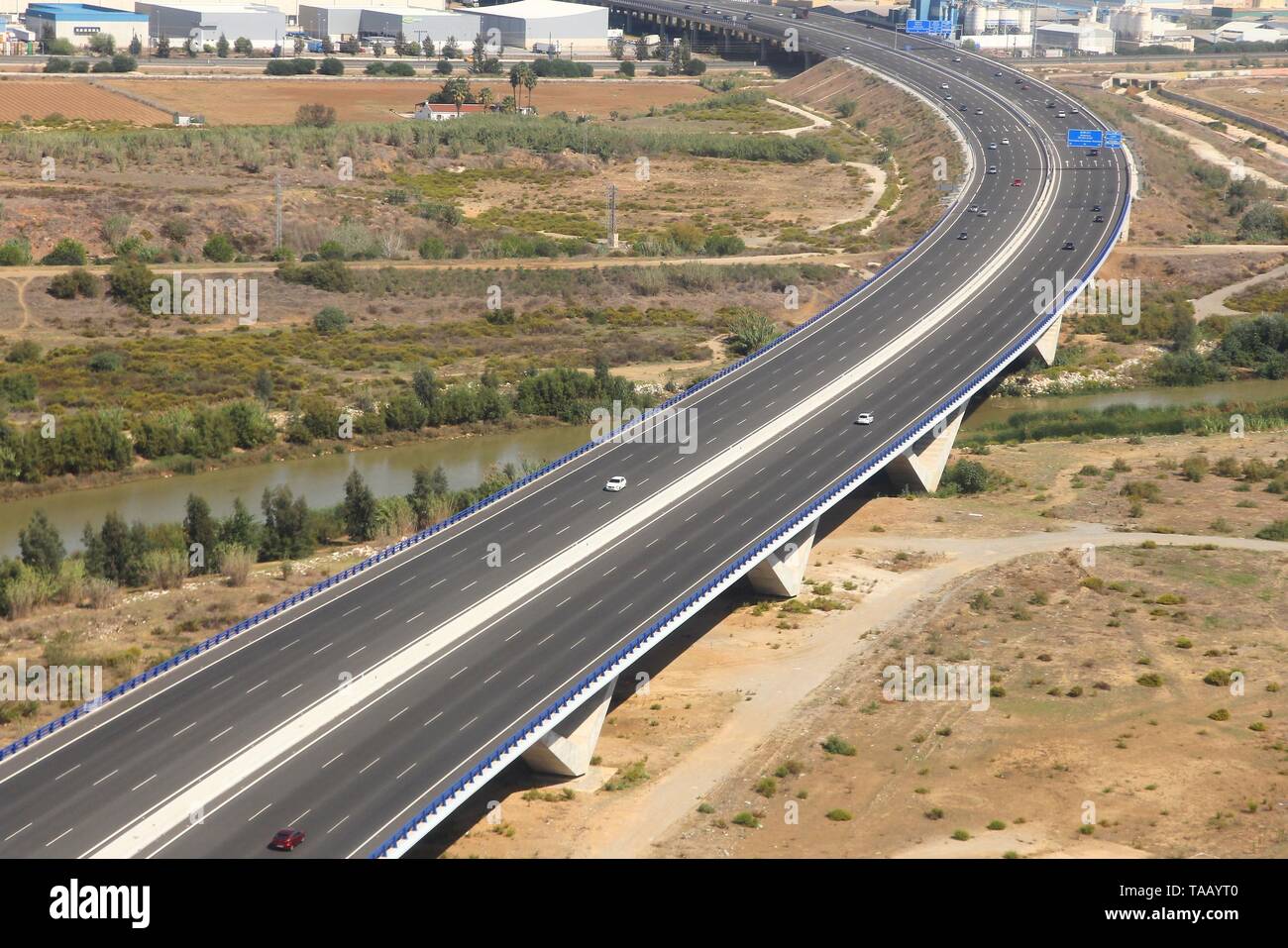 Four lane freeway hi-res stock photography and images - Alamy