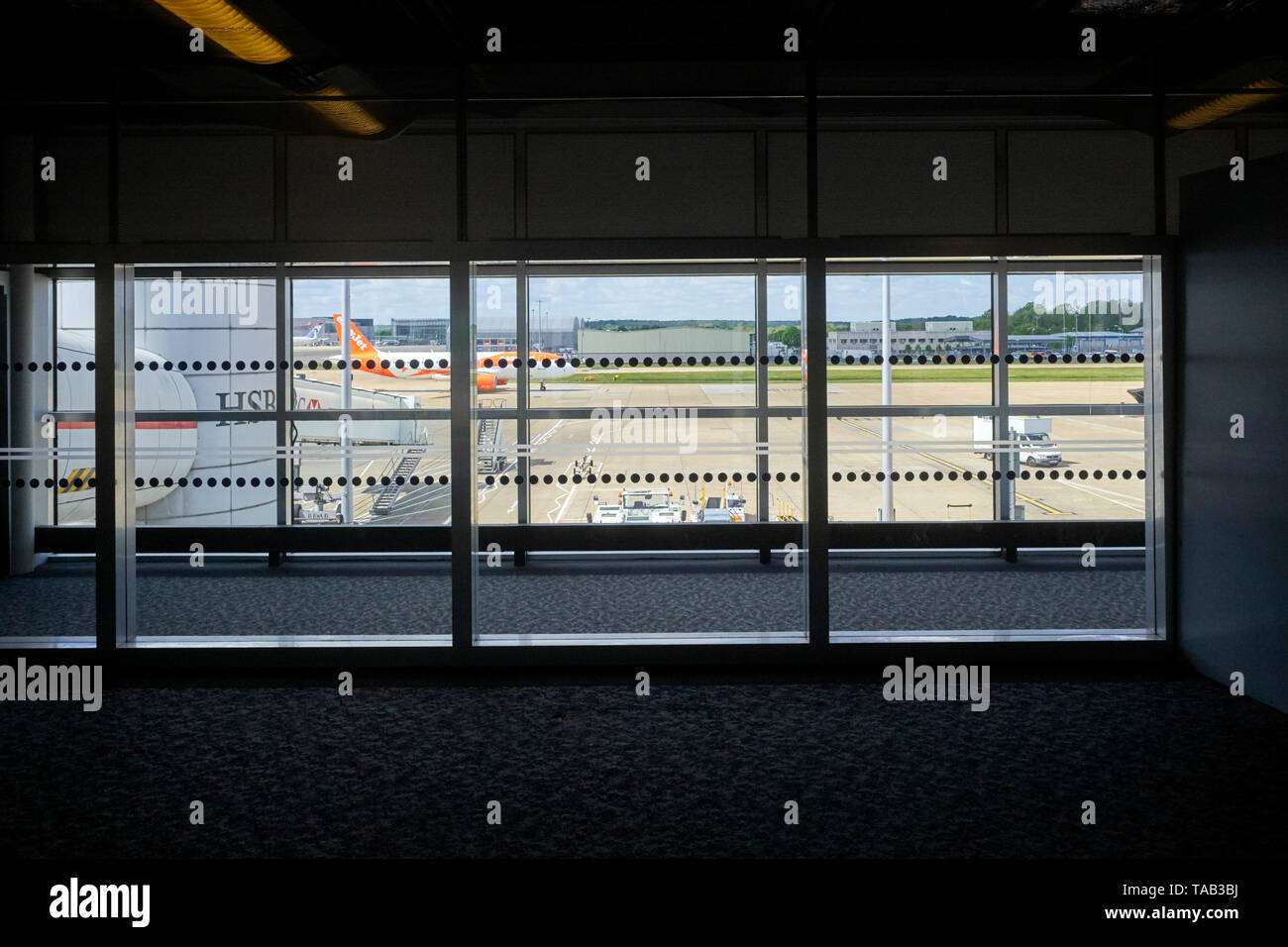 Airport interiors hi-res stock photography and images - Alamy