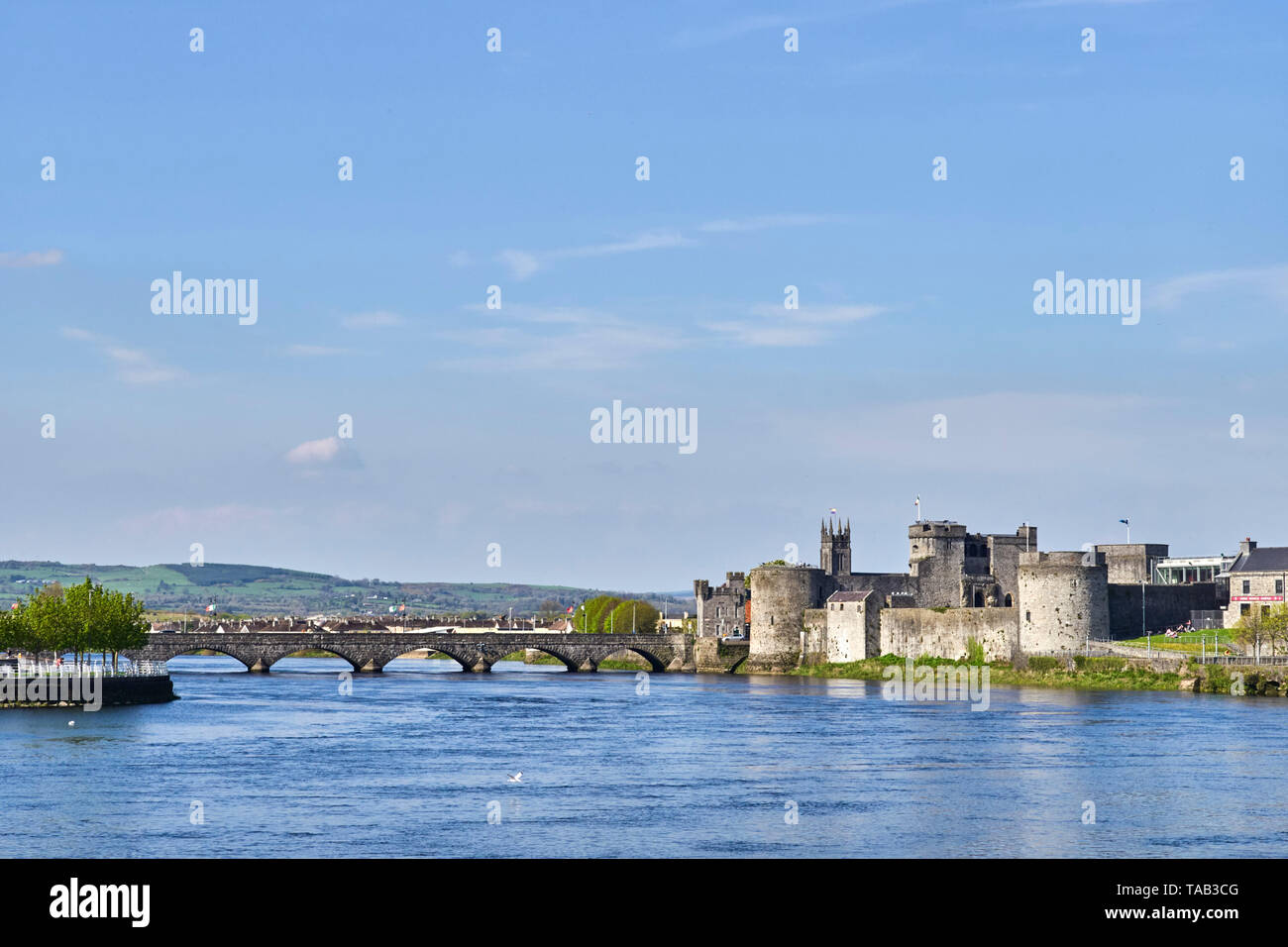 The River Shannon in Limerick with King John’s Castle and the Thomond ...