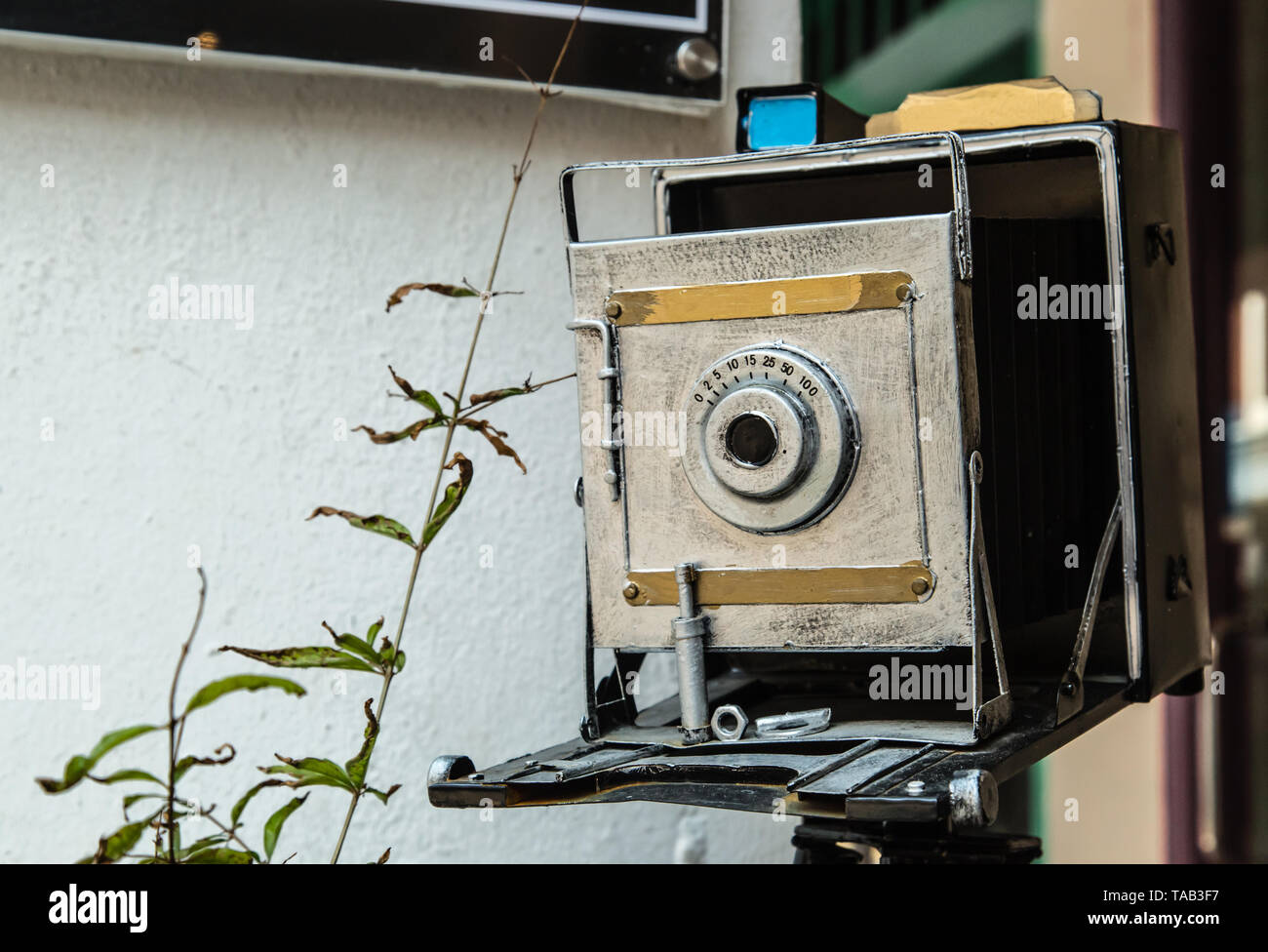 vintage metal camera display outdoor Stock Photo - Alamy
