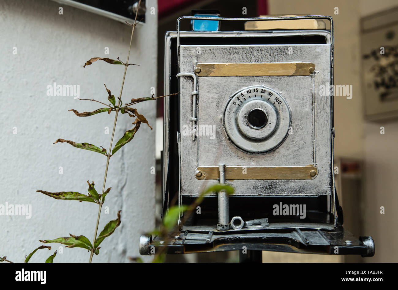 vintage metal camera display outdoor Stock Photo - Alamy