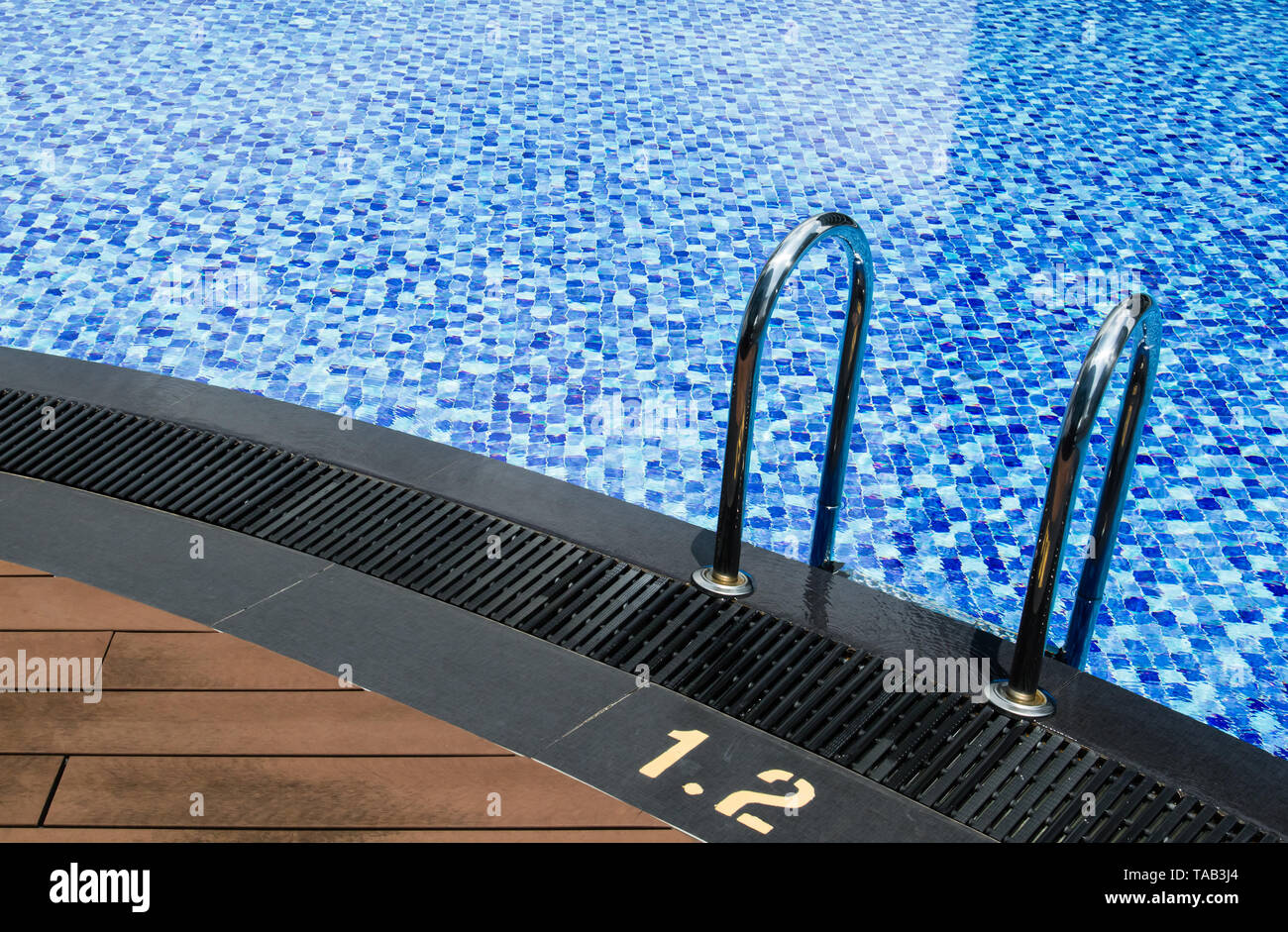 Edge of concrete pool hi-res stock photography and images - Alamy