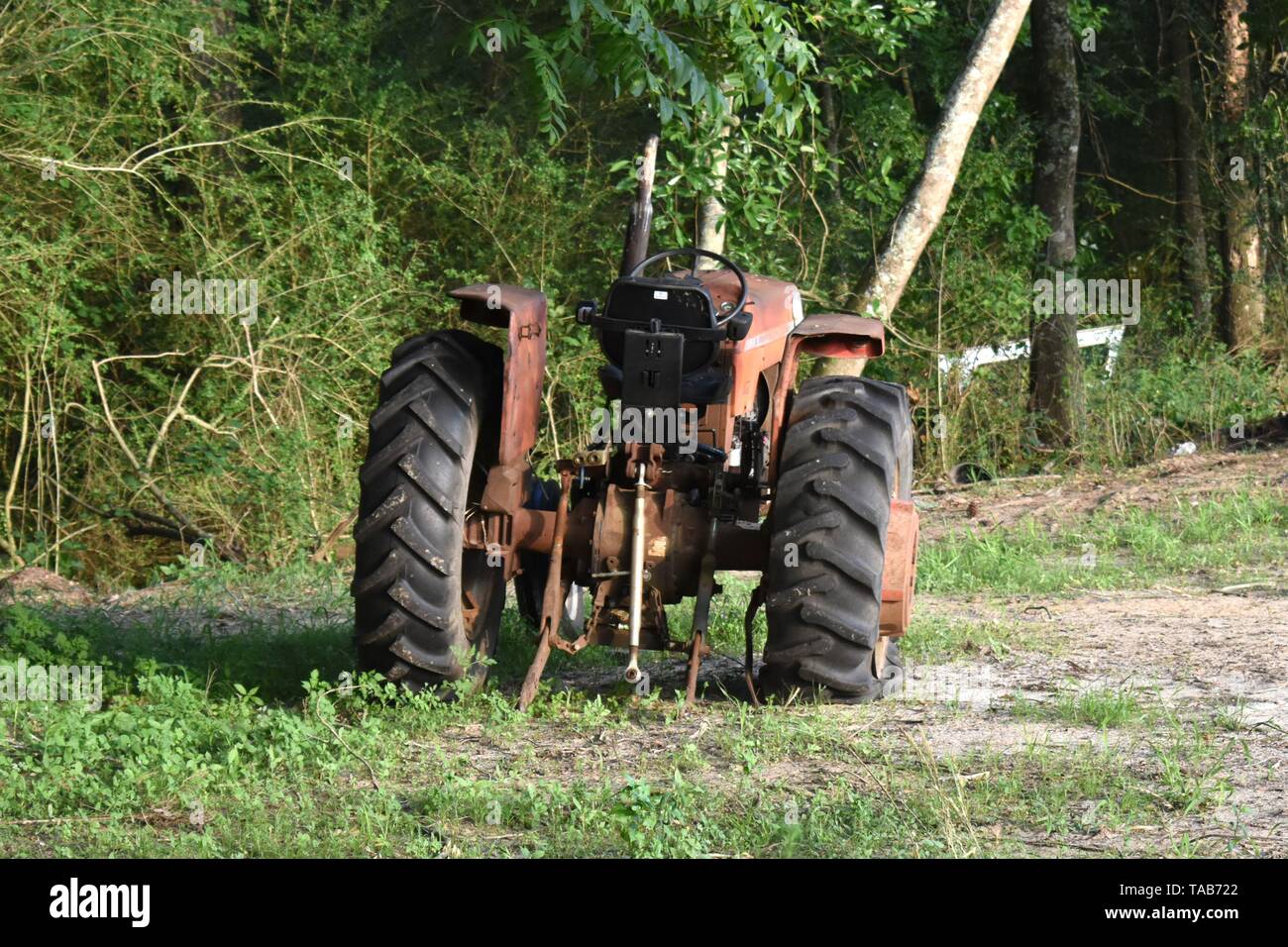 Rusty old farm tractor hi-res stock photography and images - Alamy