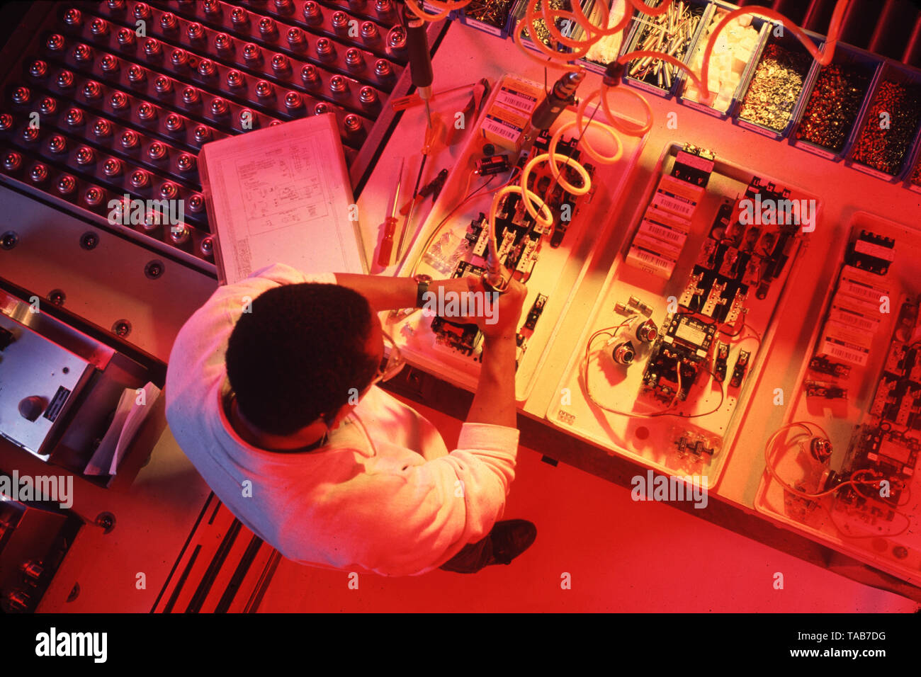 Electronic parts manufacturing hi-res stock photography and images - Alamy