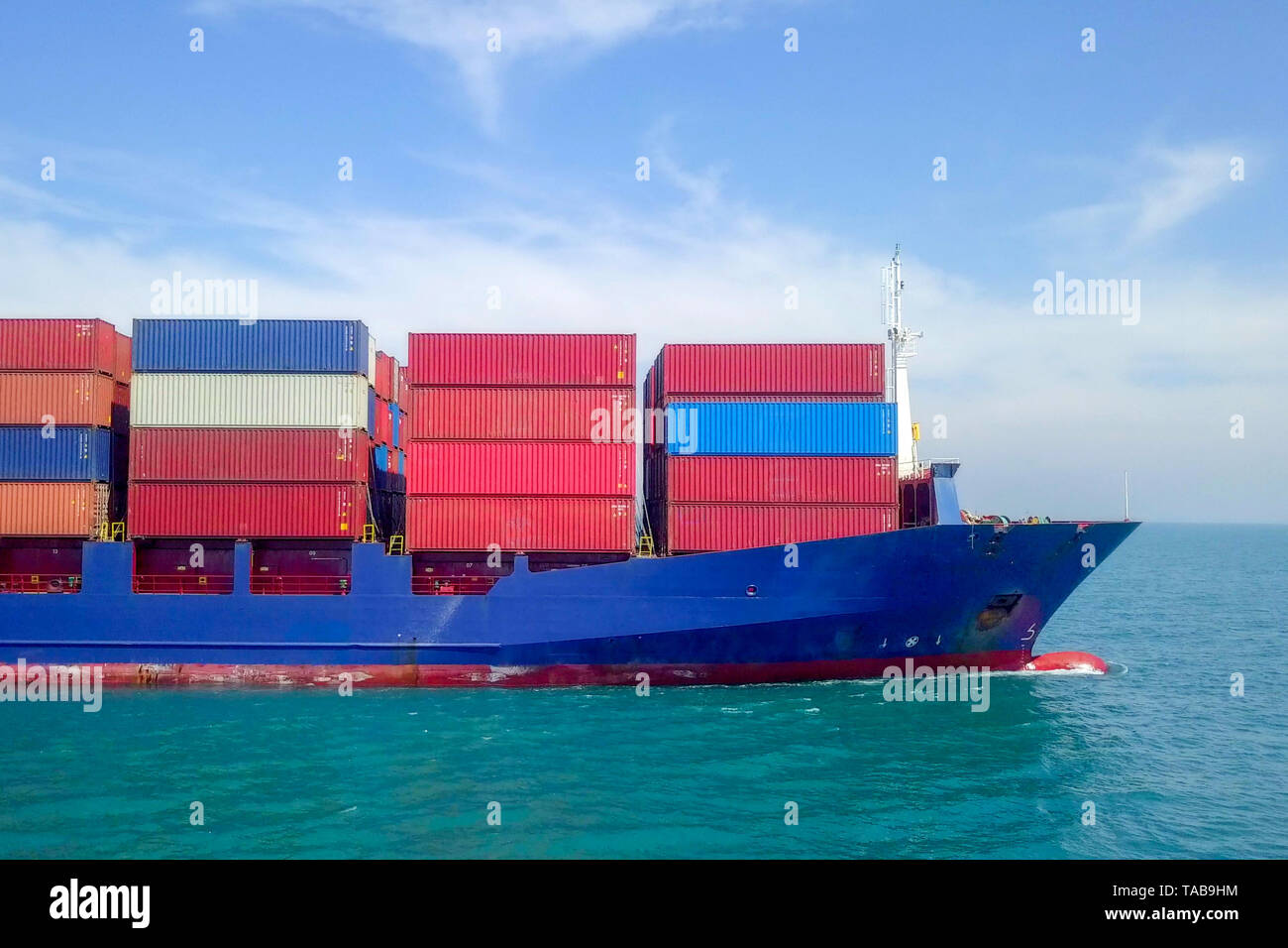 Container ship at sea hi-res stock photography and images - Alamy