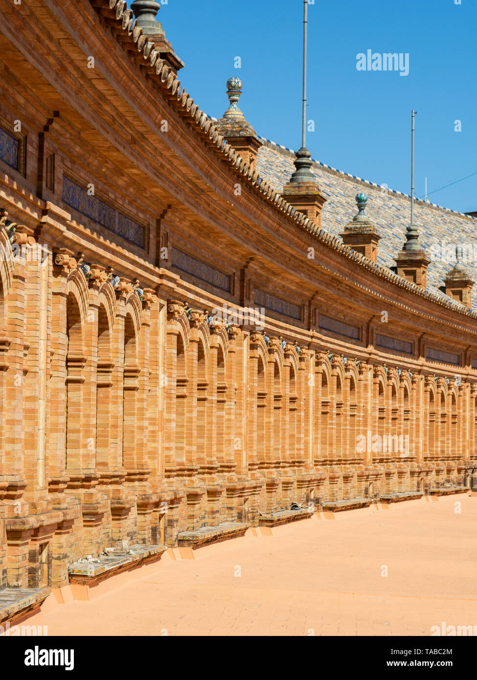 Curved wall hi-res stock photography and images - Alamy