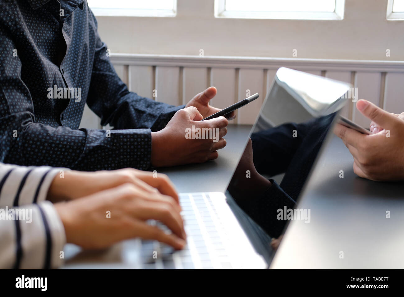 Browsing device hi-res stock photography and images - Alamy