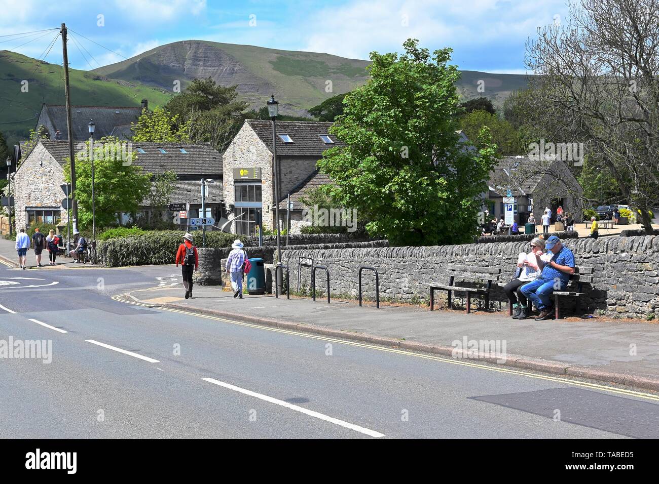 Castleton main street derbyshire hi-res stock photography and images ...