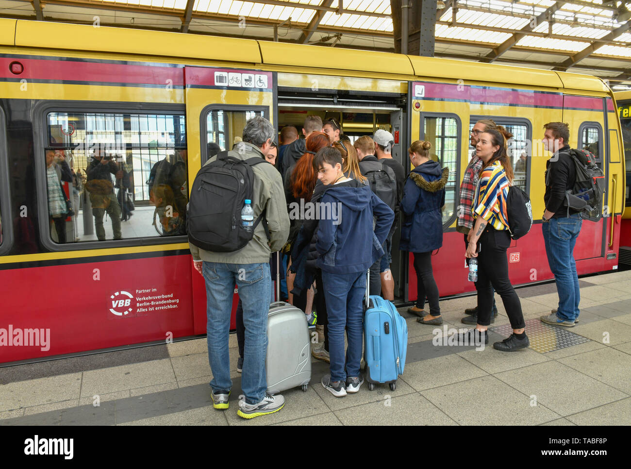Bahnhof bahnsteig deutschland hi-res stock photography and images - Alamy