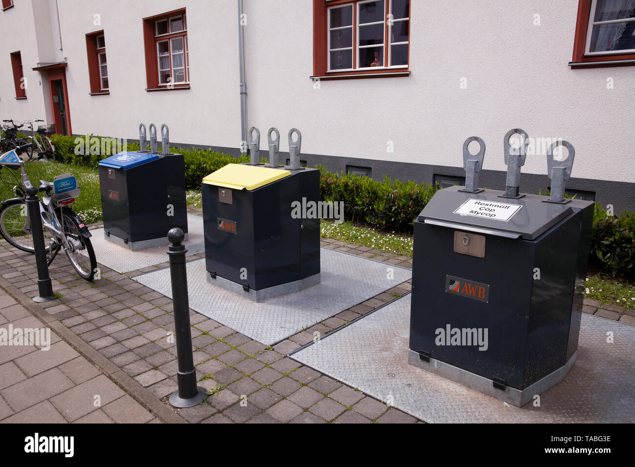 throw-in containers of the underfloor waste system at the Naumann ...