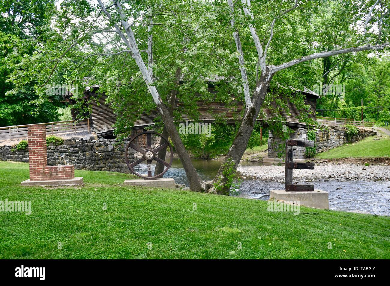 Humpbacked covered bridge hi-res stock photography and images - Alamy