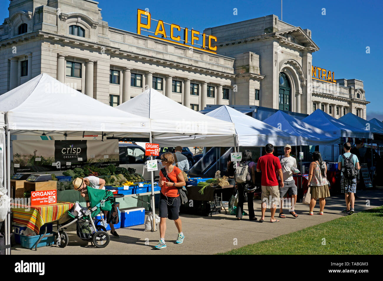Street market vendors hi-res stock photography and images - Alamy