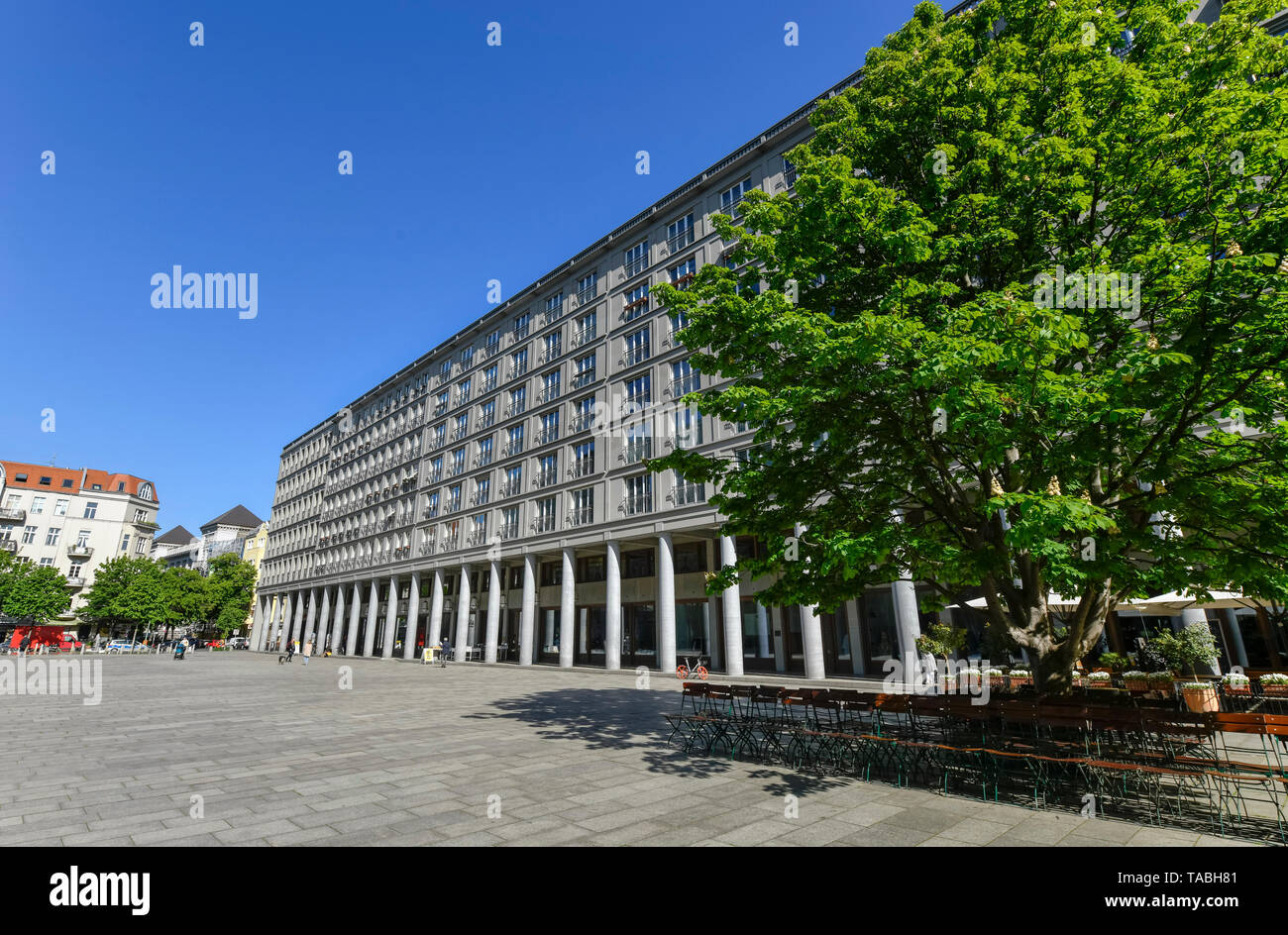 Business house hi-res stock photography and images - Alamy