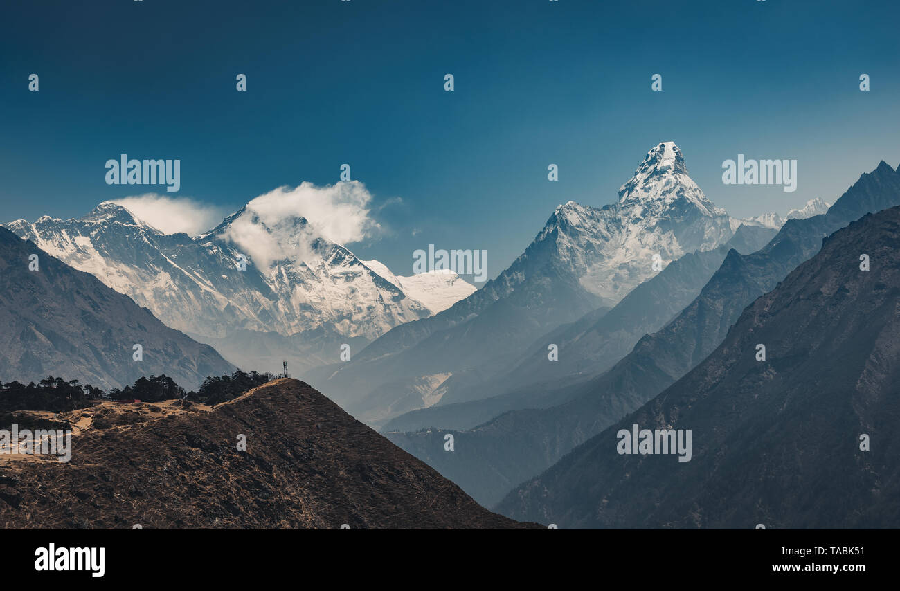 Everest mountain background hi-res stock photography and images - Alamy